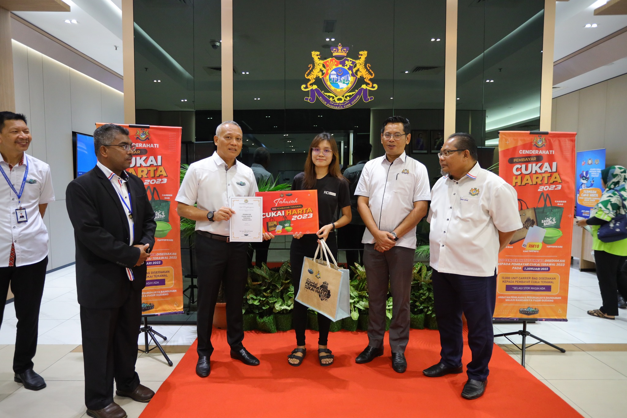 100 HADIAH ISTIMEWA PEMBAYAR CUKAI TERAWAL DI KAWASAN PENTADBIRAN MBPG ...