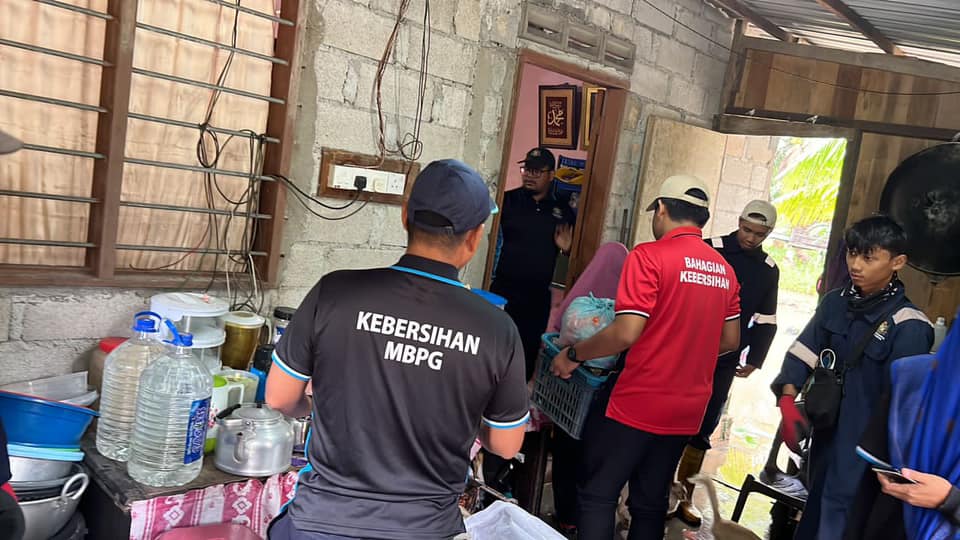 OPERASI PASCA BANJIR DI KAWASAN KAMPUNG SUNGAI PENDERAM | Official ...